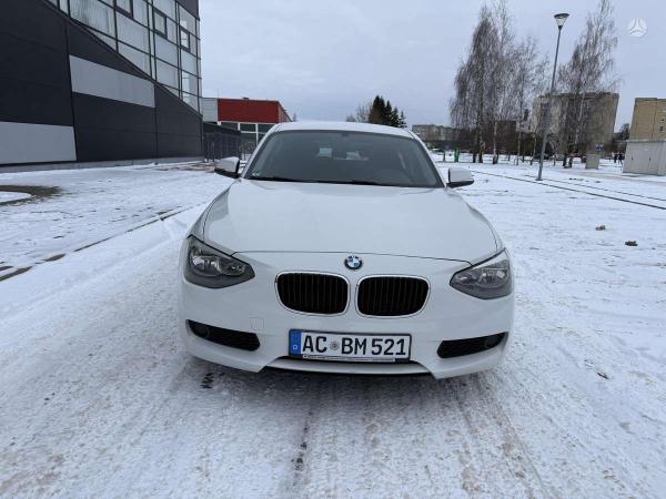 White BMW 114 2012 in Panevezys, with an engine capacity of 1.60 L and mileage of 218 thousand km for 4900 €, photo 2 on AUTOMOTO.COM.LV