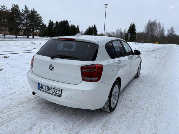 White BMW 114 2012 in Panevezys, with an engine capacity of 1.60 L and mileage of 218 thousand km for 4900 €, photo 3 on AUTOMOTO.COM.LV