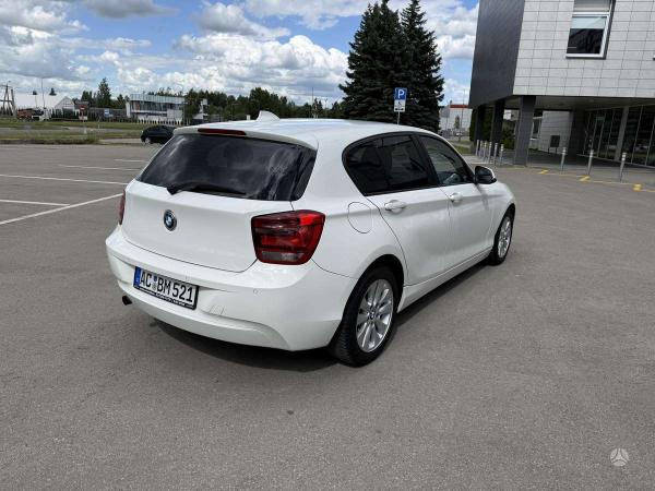 White BMW 114 2012 in Panevezys, with an engine capacity of 1.60 L and mileage of 218 thousand km for 4900 €, photo 3 on AUTOMOTO.COM.LV