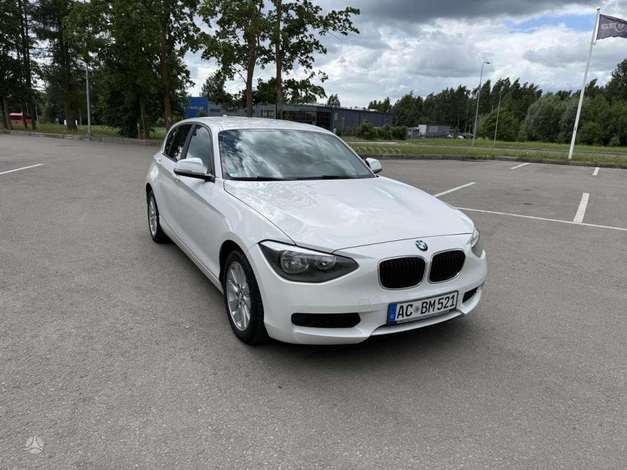 White BMW 114 2012 in Panevezys, with an engine capacity of 1.60 L and mileage of 218 thousand km for 4900 €, photo 8 on AUTOMOTO.COM.LV