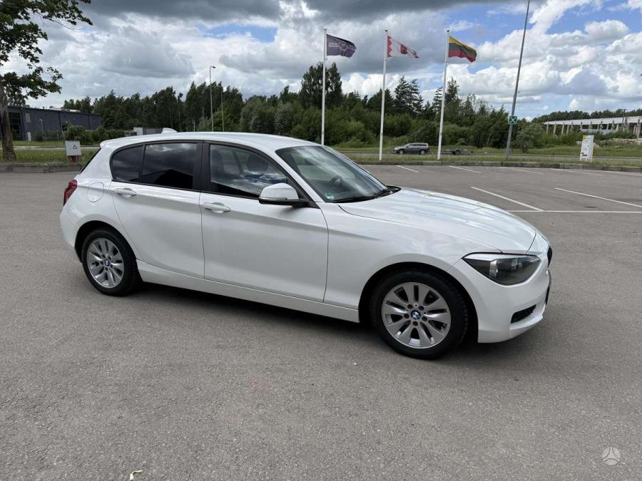White BMW 114 2012 in Panevezys, with an engine capacity of 1.60 L and mileage of 218 thousand km for 4900 €, photo 10 on AUTOMOTO.COM.LV