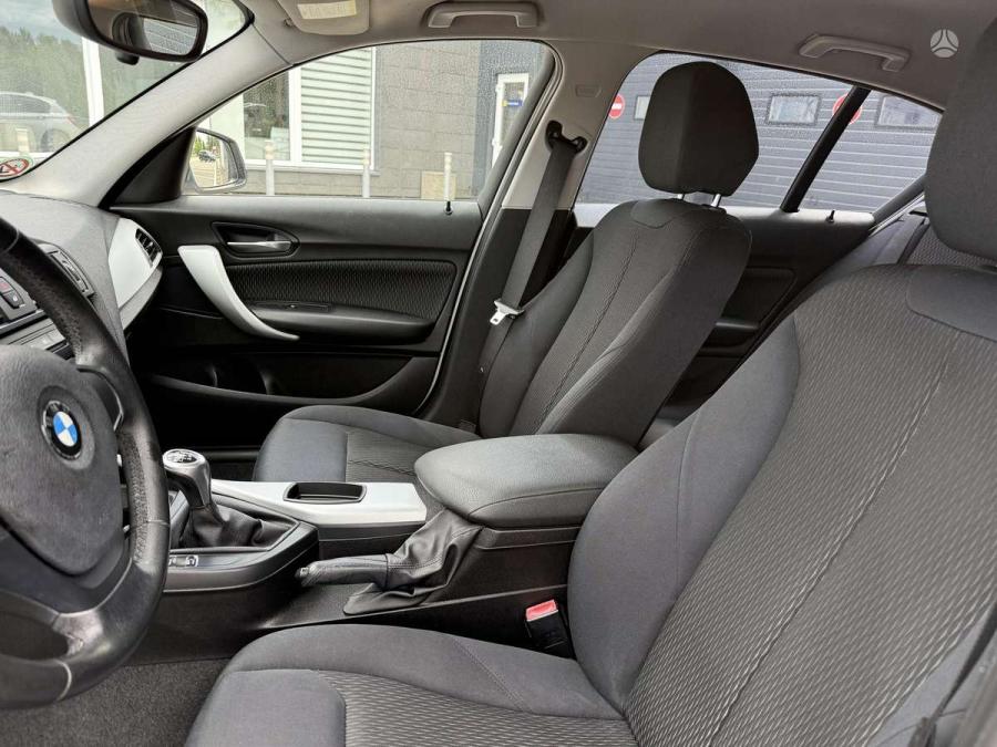 White BMW 114 2012 in Panevezys, with an engine capacity of 1.60 L and mileage of 218 thousand km for 4900 €, photo 13 on AUTOMOTO.COM.LV