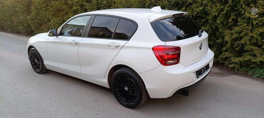 White BMW 114 2014 in Kaunas, with an engine capacity of 1.60 L and mileage of 204 thousand km for 5399 €, photo 4 on AUTOMOTO.COM.LV