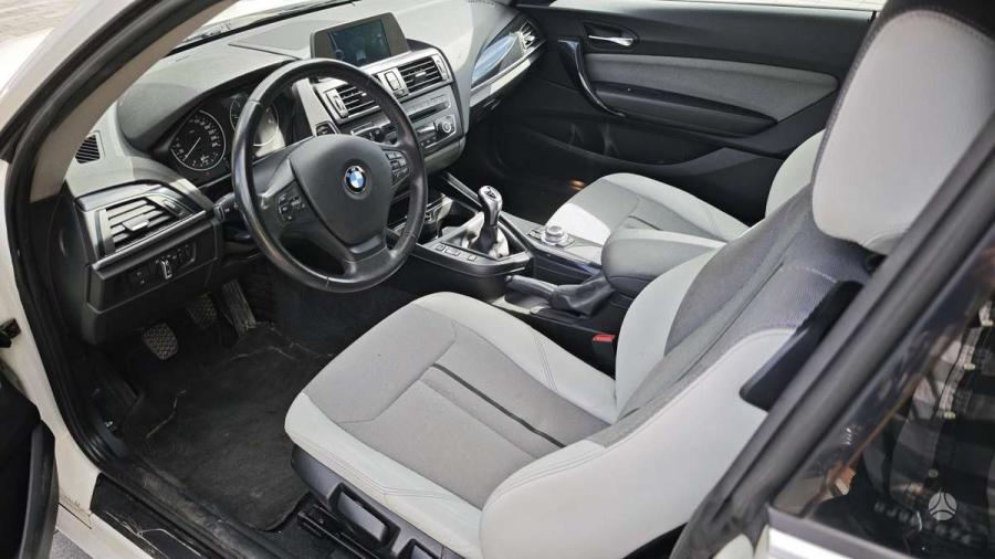 White BMW 114 2014 in Marijampole, with an engine capacity of 1.60 L and mileage of 154 thousand km for 5450 €, photo 11 on AUTOMOTO.COM.LV