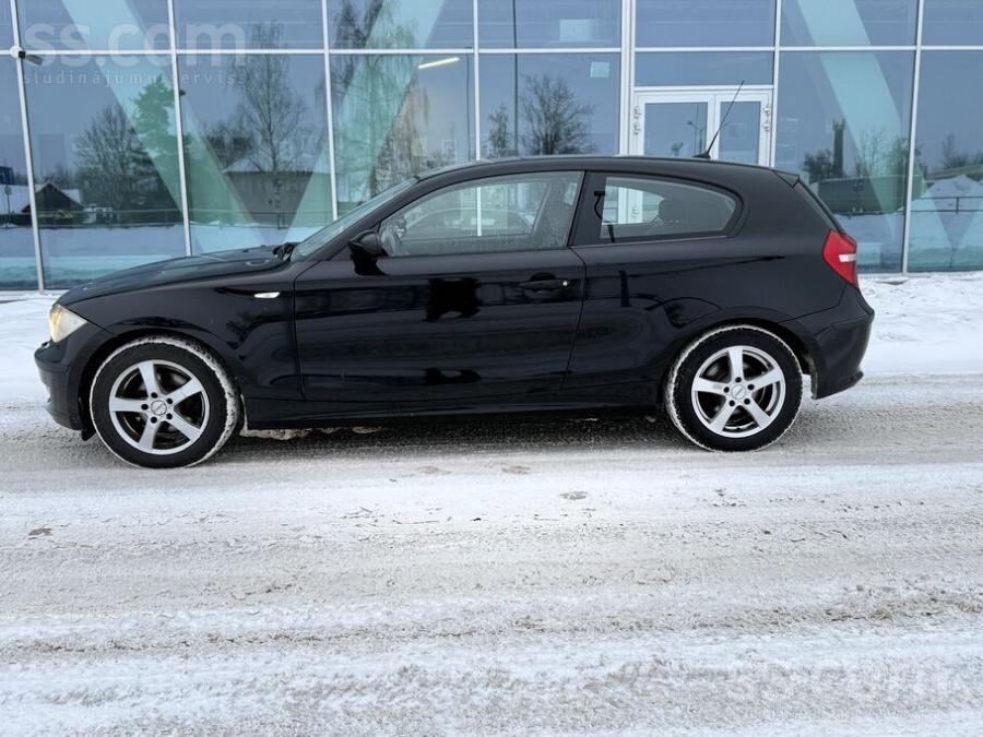 Black BMW 116 2009 in Rezekne, with an engine capacity of 2.00 L and mileage of 273 thousand km for 3300 €, photo 4 on AUTOMOTO.COM.LV