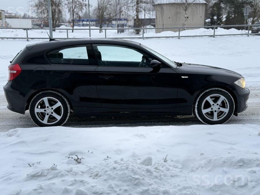 Black BMW 116 2009 in Rezekne, with an engine capacity of 2.00 L and mileage of 273 thousand km for 3300 €, photo 5 on AUTOMOTO.COM.LV