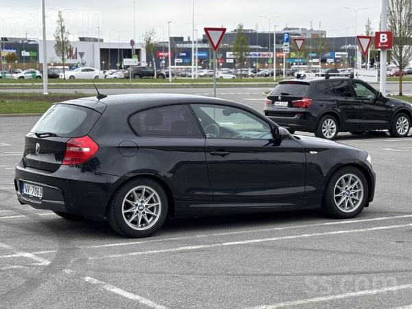Black BMW 116 2009 in Riga, with an engine capacity of 1.60 L and mileage of 298 thousand km for 3500 €, photo 3 on AUTOMOTO.COM.LV