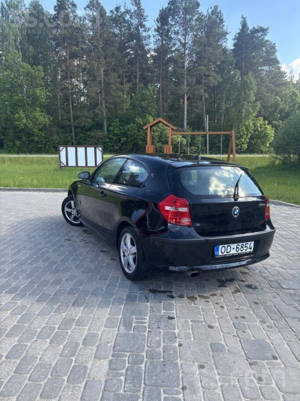 Melns BMW 116 2009 Madona, ar dzinēja tilpumu 2.00 L un nobraukumu 273 tūkst. km par 2500 €, foto 2 vietnē AUTOMOTO.COM.LV
