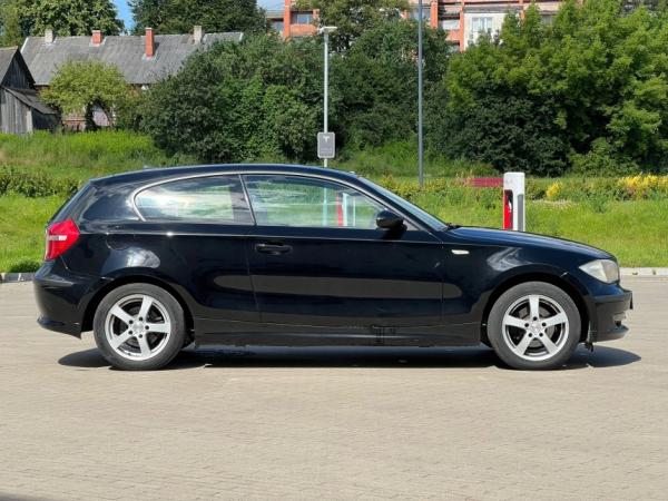 Black BMW 116 2009 in Riga, with an engine capacity of 2.00 L and mileage of 273 thousand km for 3200 €, photo 6 on AUTOMOTO.COM.LV