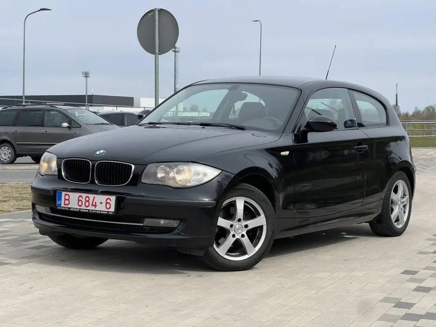 Black BMW 116 2009 in Rezekne, with an engine capacity of 2.00 L and mileage of 273 thousand km for 2500 €, photo 1 on AUTOMOTO.COM.LV