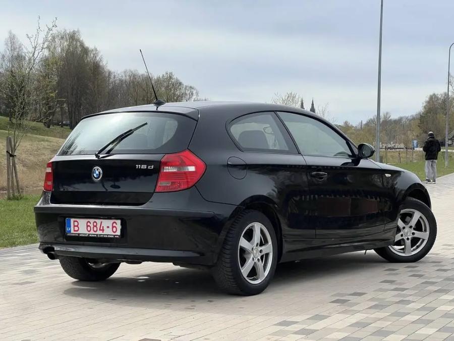 Black BMW 116 2009 in Rezekne, with an engine capacity of 2.00 L and mileage of 273 thousand km for 2500 €, photo 4 on AUTOMOTO.COM.LV