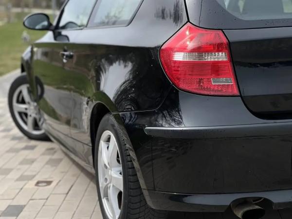 Black BMW 116 2009 in Rezekne, with an engine capacity of 2.00 L and mileage of 273 thousand km for 2500 €, photo 6 on AUTOMOTO.COM.LV