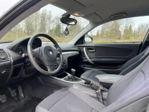 Black BMW 116 2009 in Rezekne, with an engine capacity of 2.00 L and mileage of 273 thousand km for 2500 €, photo 9 on AUTOMOTO.COM.LV