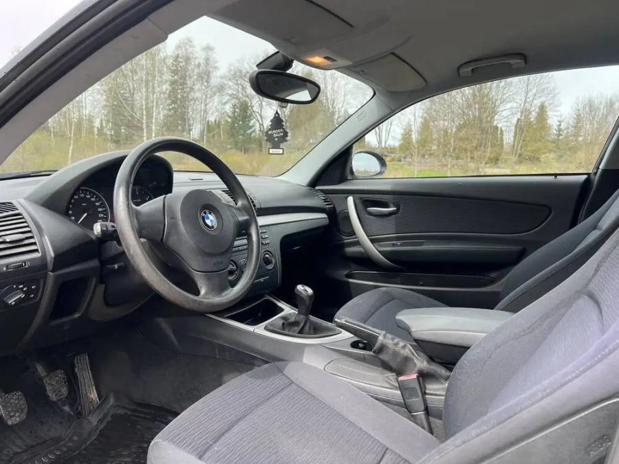Black BMW 116 2009 in Rezekne, with an engine capacity of 2.00 L and mileage of 273 thousand km for 2500 €, photo 9 on AUTOMOTO.COM.LV