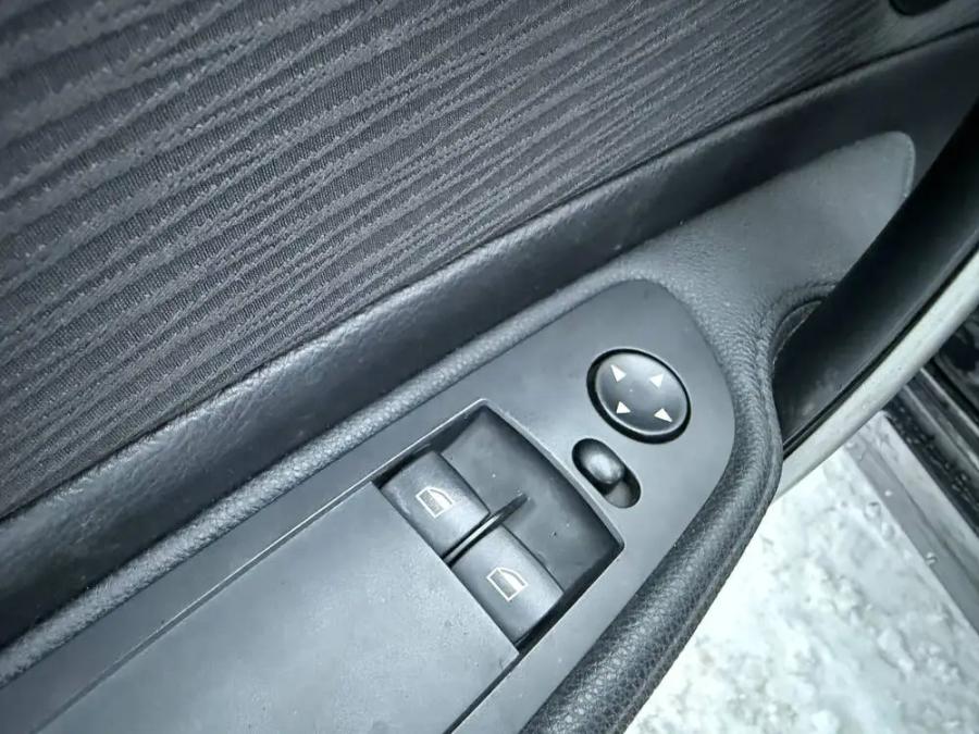 Black BMW 116 2009 in Rezekne, with an engine capacity of 2.00 L and mileage of 273 thousand km for 2500 €, photo 11 on AUTOMOTO.COM.LV