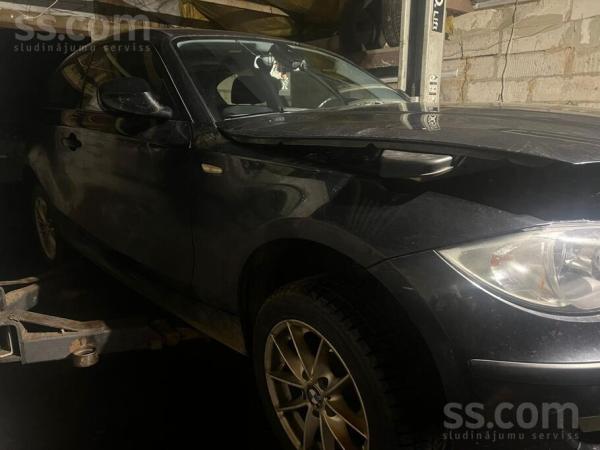Black BMW 116 2010 in Jelgava, with an engine capacity of 1.60 L and mileage of 270 thousand km for 1550 €, photo 2 on AUTOMOTO.COM.LV