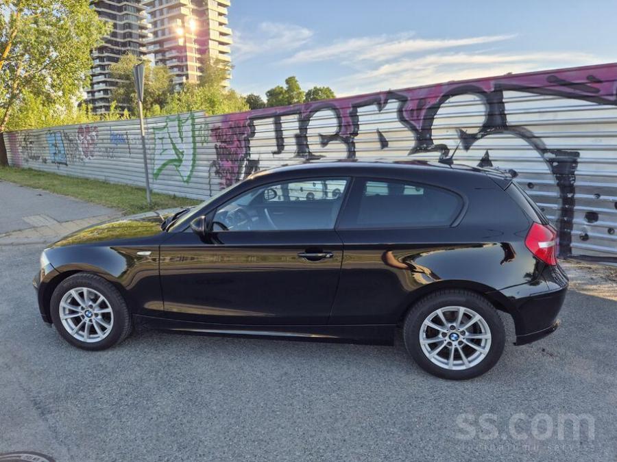Melns BMW 116 2010 Rīga, ar dzinēja tilpumu 2.00 L un nobraukumu 274 tūkst. km par 3500 €, foto 5 vietnē AUTOMOTO.COM.LV