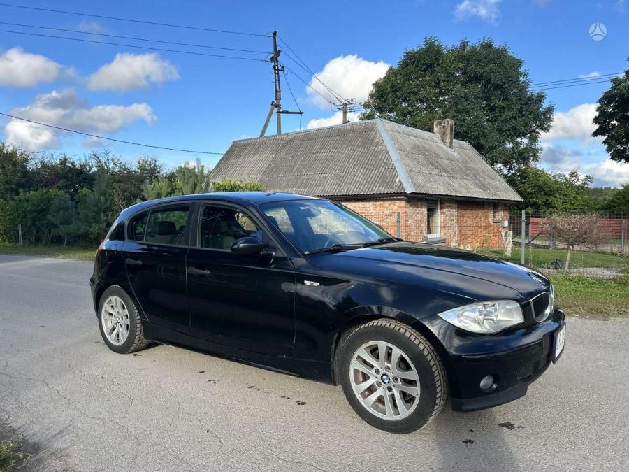 Black BMW 116 2004 in Klaipeda, with an engine capacity of 1.60 L and mileage of 216 thousand km for 1900 €, photo 1 on AUTOMOTO.COM.LV