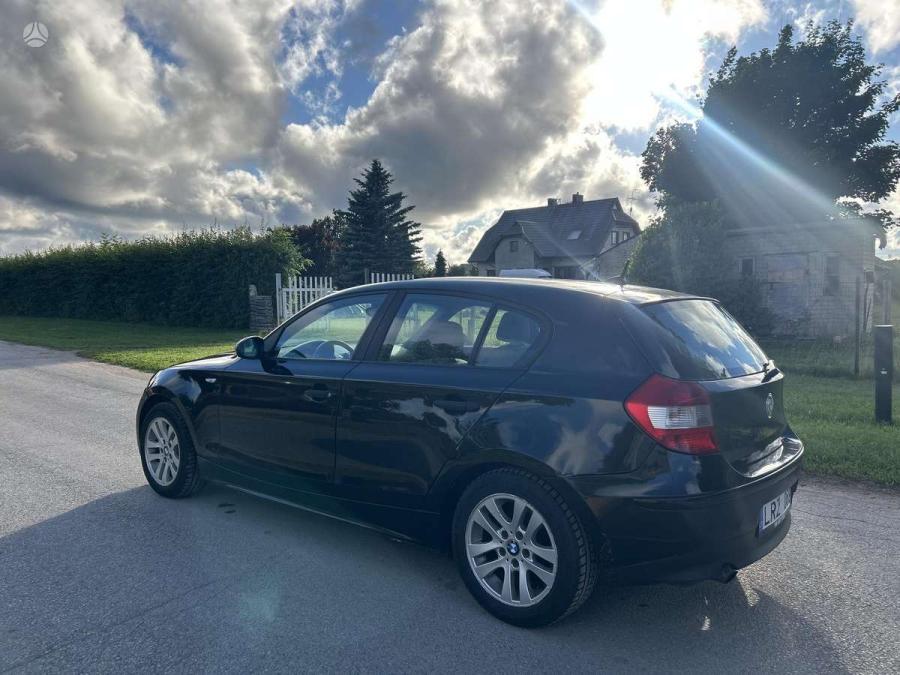 Black BMW 116 2004 in Klaipeda, with an engine capacity of 1.60 L and mileage of 216 thousand km for 1900 €, photo 4 on AUTOMOTO.COM.LV