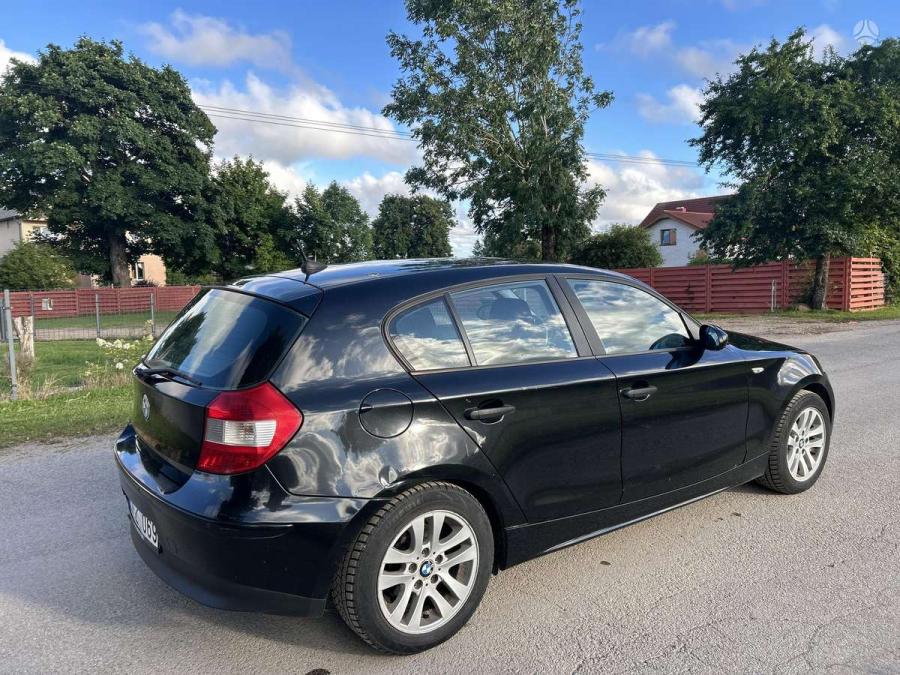 Black BMW 116 2004 in Klaipeda, with an engine capacity of 1.60 L and mileage of 216 thousand km for 1900 €, photo 5 on AUTOMOTO.COM.LV