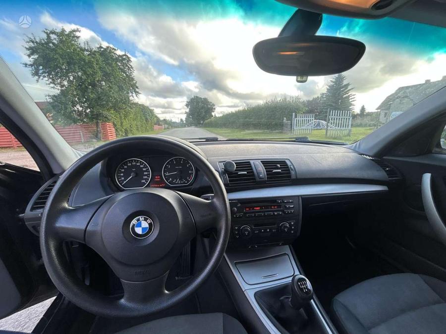 Black BMW 116 2004 in Klaipeda, with an engine capacity of 1.60 L and mileage of 216 thousand km for 1900 €, photo 8 on AUTOMOTO.COM.LV