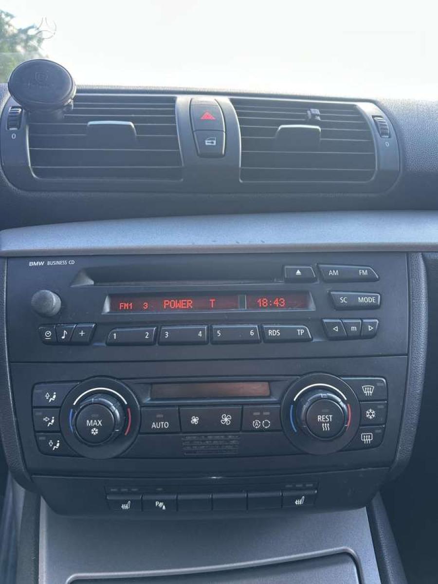 Black BMW 116 2004 in Klaipeda, with an engine capacity of 1.60 L and mileage of 216 thousand km for 1900 €, photo 9 on AUTOMOTO.COM.LV