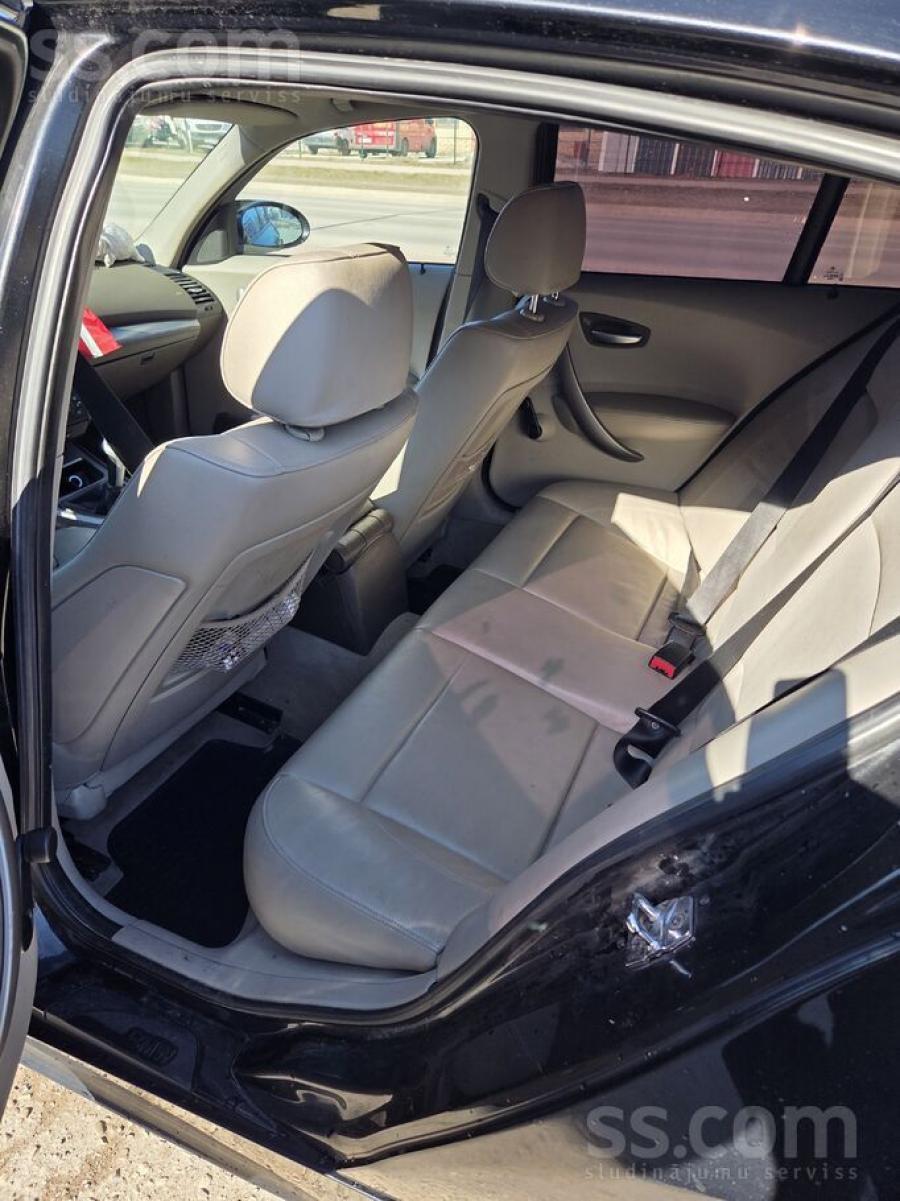 Melns BMW 116 2004 Jēkabpils, ar dzinēja tilpumu 1.60 L un nobraukumu 243 tūkst. km par 1550 €, foto 7 vietnē AUTOMOTO.COM.LV