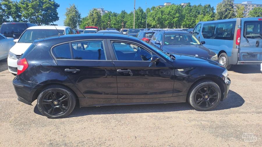 Black BMW 116 2005 in Vilnius, with an engine capacity of 1.60 L and mileage of 215 thousand km for 1550 €, photo 21 on AUTOMOTO.COM.LV