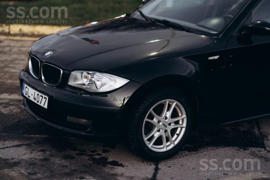 Black BMW 116 2005 in Riga, with an engine capacity of 1.60 L and mileage of 140 thousand km for 2390 €, photo 9 on AUTOMOTO.COM.LV