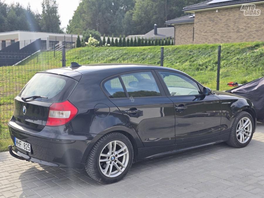 Melns BMW 116 2005 Elektrėnai, ar dzinēja tilpumu 1.60 L un nobraukumu 288 tūkst. km par 1300 €, foto 4 vietnē AUTOMOTO.COM.LV