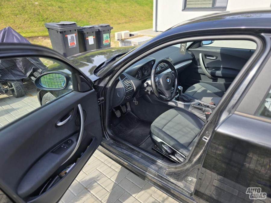 Melns BMW 116 2005 Elektrėnai, ar dzinēja tilpumu 1.60 L un nobraukumu 288 tūkst. km par 1300 €, foto 8 vietnē AUTOMOTO.COM.LV