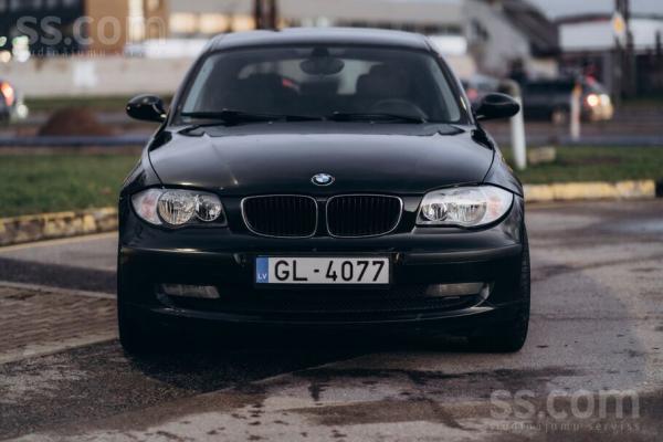 Black BMW 116 2005 in Riga, with an engine capacity of 1.60 L and mileage of 140 thousand km for 1999 €, photo 3 on AUTOMOTO.COM.LV
