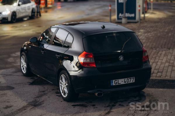 Black BMW 116 2005 in Riga, with an engine capacity of 1.60 L and mileage of 140 thousand km for 1999 €, photo 10 on AUTOMOTO.COM.LV