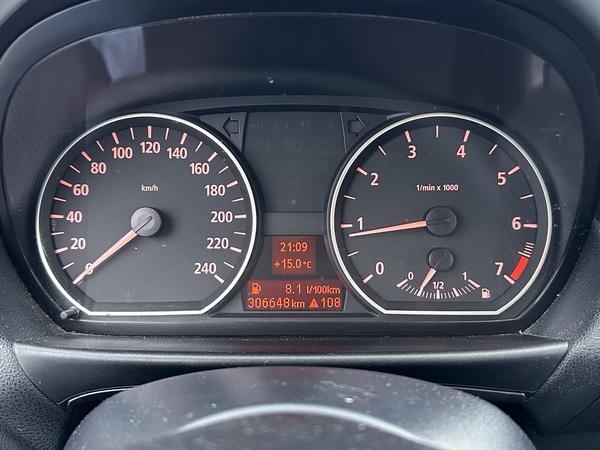 Black BMW 116 2005 in Tallinn, with an engine capacity of 1.60 L and mileage of 307 thousand km for 2400 €, photo 10 on AUTOMOTO.COM.LV
