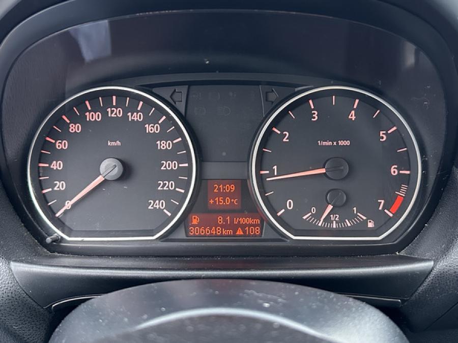 Melns BMW 116 2005 Tallina, ar dzinēja tilpumu 1.60 L un nobraukumu 307 tūkst. km par 2400 €, foto 11 vietnē AUTOMOTO.COM.LV