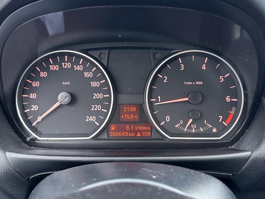 Melns BMW 116 2005 Tallina, ar dzinēja tilpumu 1.60 L un nobraukumu 307 tūkst. km par 2400 €, foto 21 vietnē AUTOMOTO.COM.LV