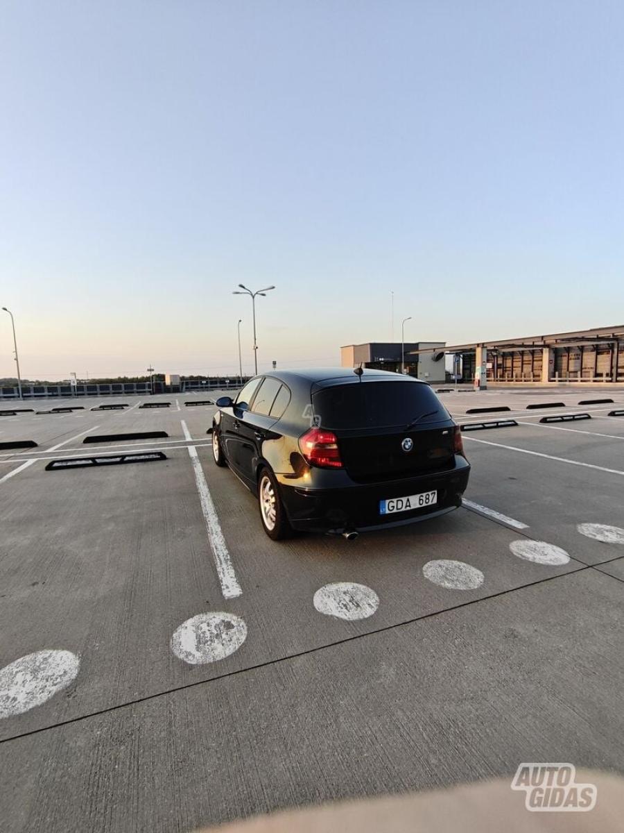 Melns BMW 116 2005 Kauņa, ar dzinēja tilpumu 1.60 L un nobraukumu 230 tūkst. km par 2600 €, foto 24 vietnē AUTOMOTO.COM.LV