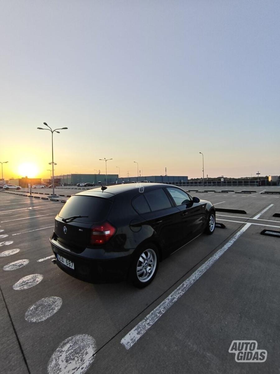 Melns BMW 116 2005 Kauņa, ar dzinēja tilpumu 1.60 L un nobraukumu 230 tūkst. km par 2600 €, foto 26 vietnē AUTOMOTO.COM.LV
