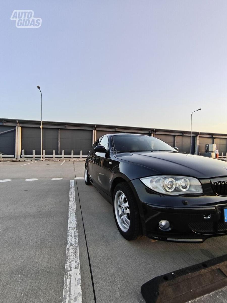 Melns BMW 116 2005 Kauņa, ar dzinēja tilpumu 1.60 L un nobraukumu 230 tūkst. km par 2600 €, foto 27 vietnē AUTOMOTO.COM.LV