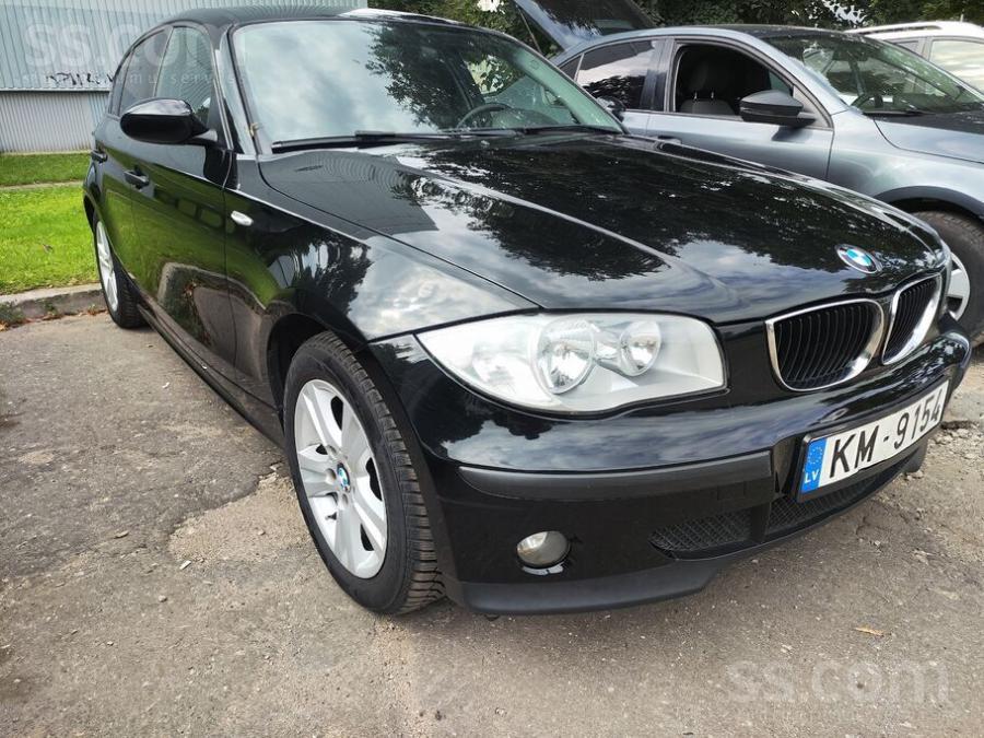 Black BMW 116 2005 in Riga, with an engine capacity of 1.60 L and mileage of 233 thousand km for 1990 €, photo 3 on AUTOMOTO.COM.LV