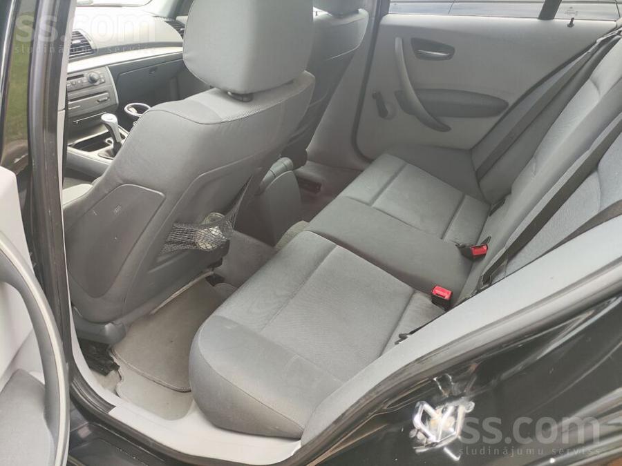 Black BMW 116 2005 in Riga, with an engine capacity of 1.60 L and mileage of 233 thousand km for 1990 €, photo 8 on AUTOMOTO.COM.LV