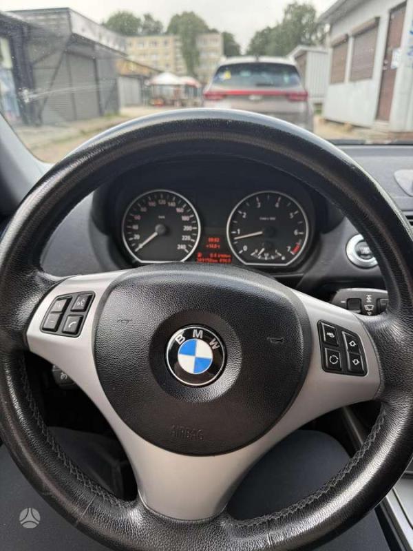BMW 116 2005 Viļņa vietnē Melns BMW 116 2005 Viļņa, ar dzinēja tilpumu 1.60 L un nobraukumu 349 tūkst. km par 2230 €, foto 7 vietnē AUTOMOTO.COM.LV