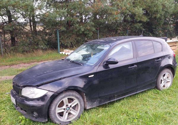 BMW 116 2005 in Vilnius on AUTOMOTO.COM.LV Black BMW 116 2005 in Vilnius, with an engine capacity of 1.60 L and mileage of 192 thousand km for 780 €, photo 4 on AUTOMOTO.COM.LV