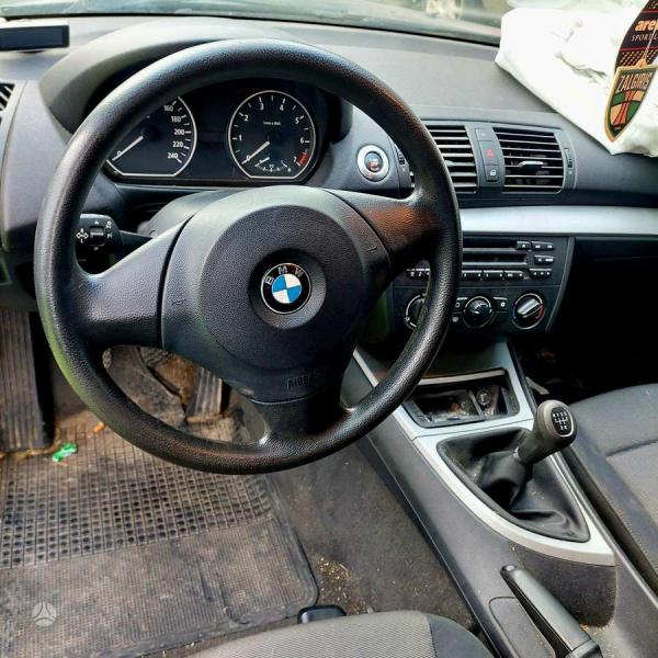 BMW 116 2005 in Vilnius on AUTOMOTO.COM.LV Black BMW 116 2005 in Vilnius, with an engine capacity of 1.60 L and mileage of 192 thousand km for 780 €, photo 8 on AUTOMOTO.COM.LV