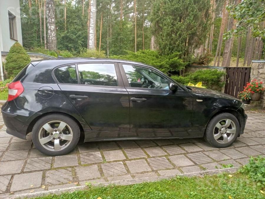 Black BMW 116 2005 in Riga, with an engine capacity of 1.60 L and mileage of 256 thousand km for 1500 €, photo 4 on AUTOMOTO.COM.LV