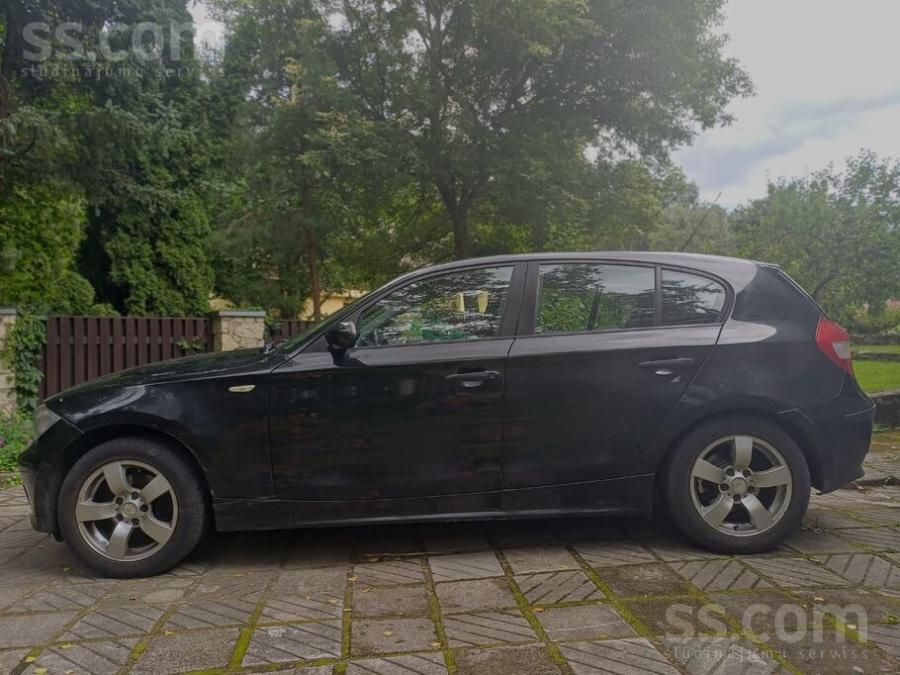 Black BMW 116 2005 in Riga, with an engine capacity of 1.60 L and mileage of 256 thousand km for 1500 €, photo 5 on AUTOMOTO.COM.LV