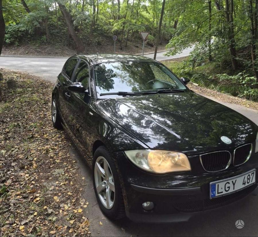Black BMW 116 2005 in Kaunas, with an engine capacity of 1.60 L and mileage of 329 thousand km for 1815 €, photo 4 on AUTOMOTO.COM.LV