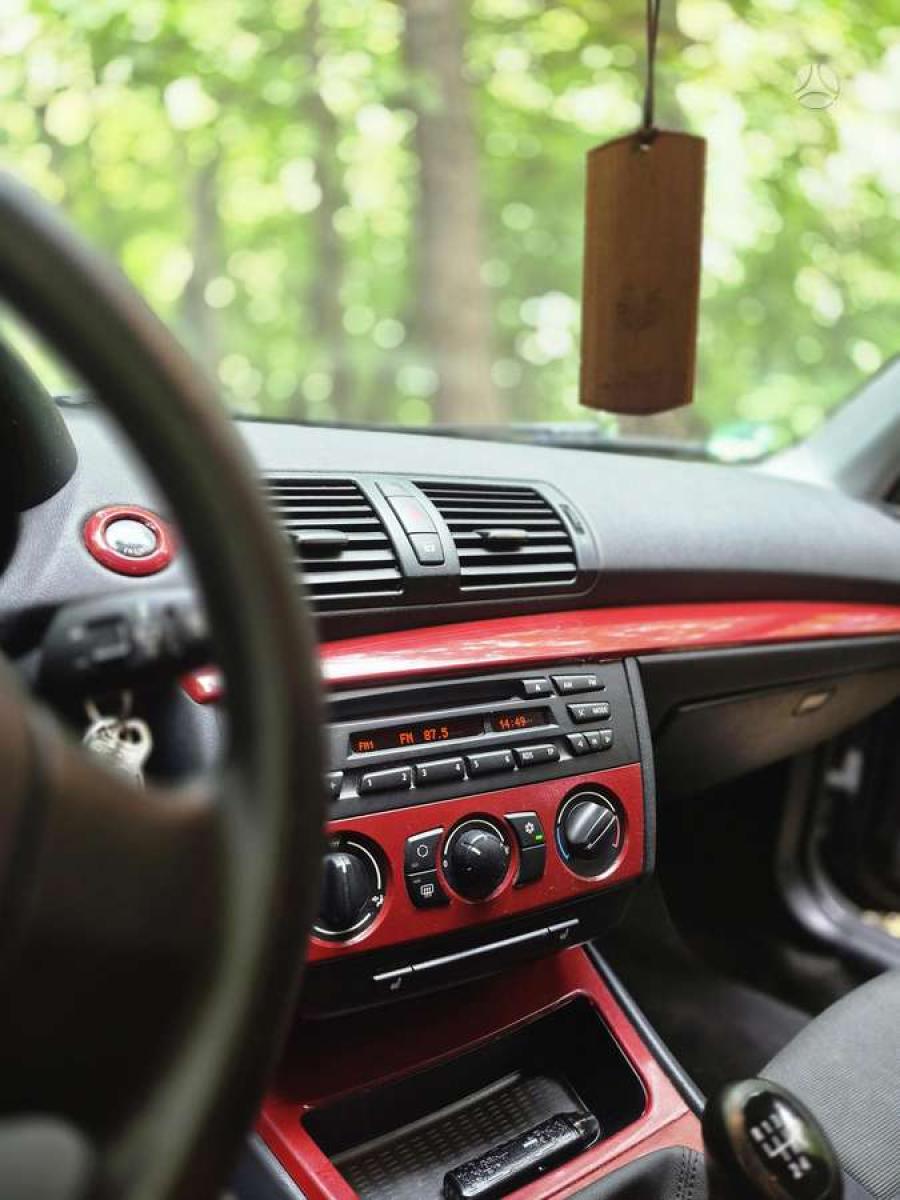 Black BMW 116 2005 in Kaunas, with an engine capacity of 1.60 L and mileage of 329 thousand km for 1815 €, photo 8 on AUTOMOTO.COM.LV
