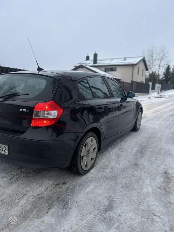 Black BMW 116 2006 in Vilnius, with an engine capacity of 1.60 L and mileage of 250 thousand km for 1000 €, photo 4 on AUTOMOTO.COM.LV