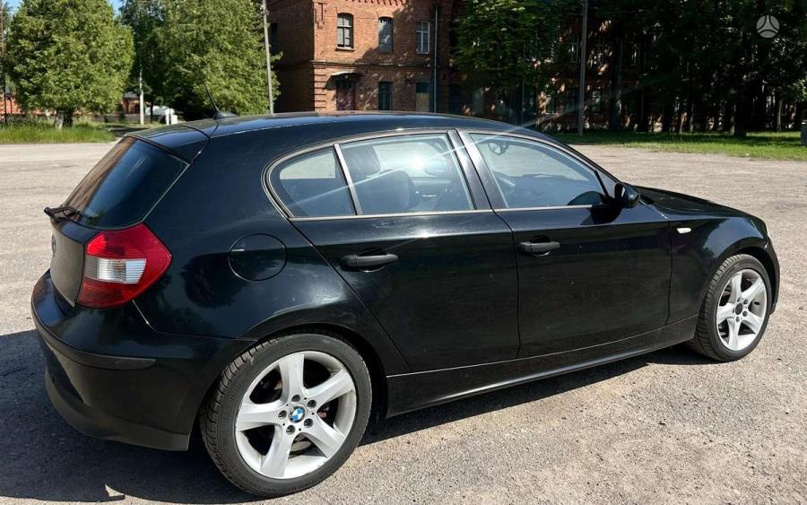 Melns BMW 116 2006 Kauņa, ar dzinēja tilpumu 1.60 L un nobraukumu 173 tūkst. km par 2200 €, foto 4 vietnē AUTOMOTO.COM.LV